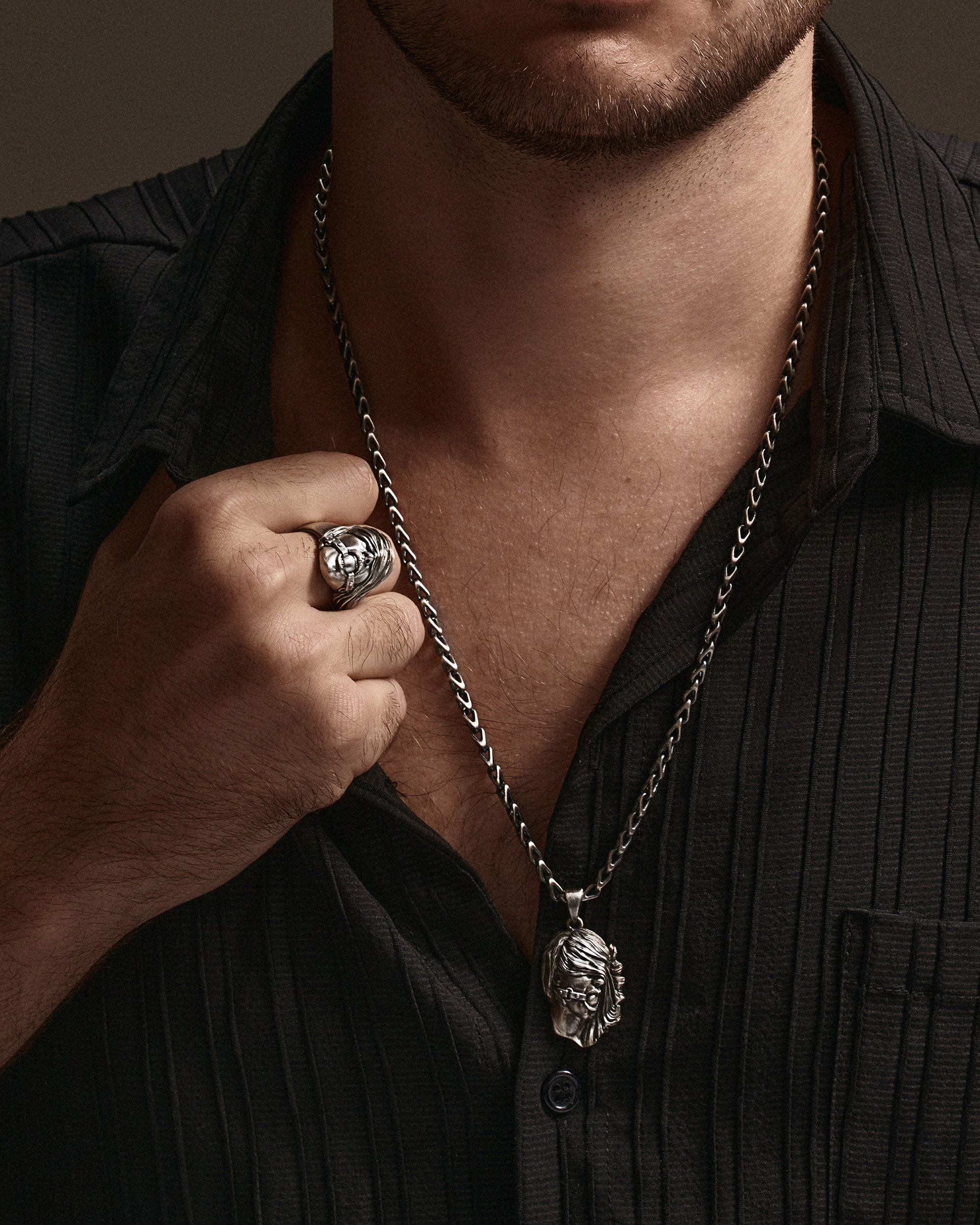 Ring SUBMISSIVE in Sterlingsilber. Preis €130. Kaufen in Berlin und ...