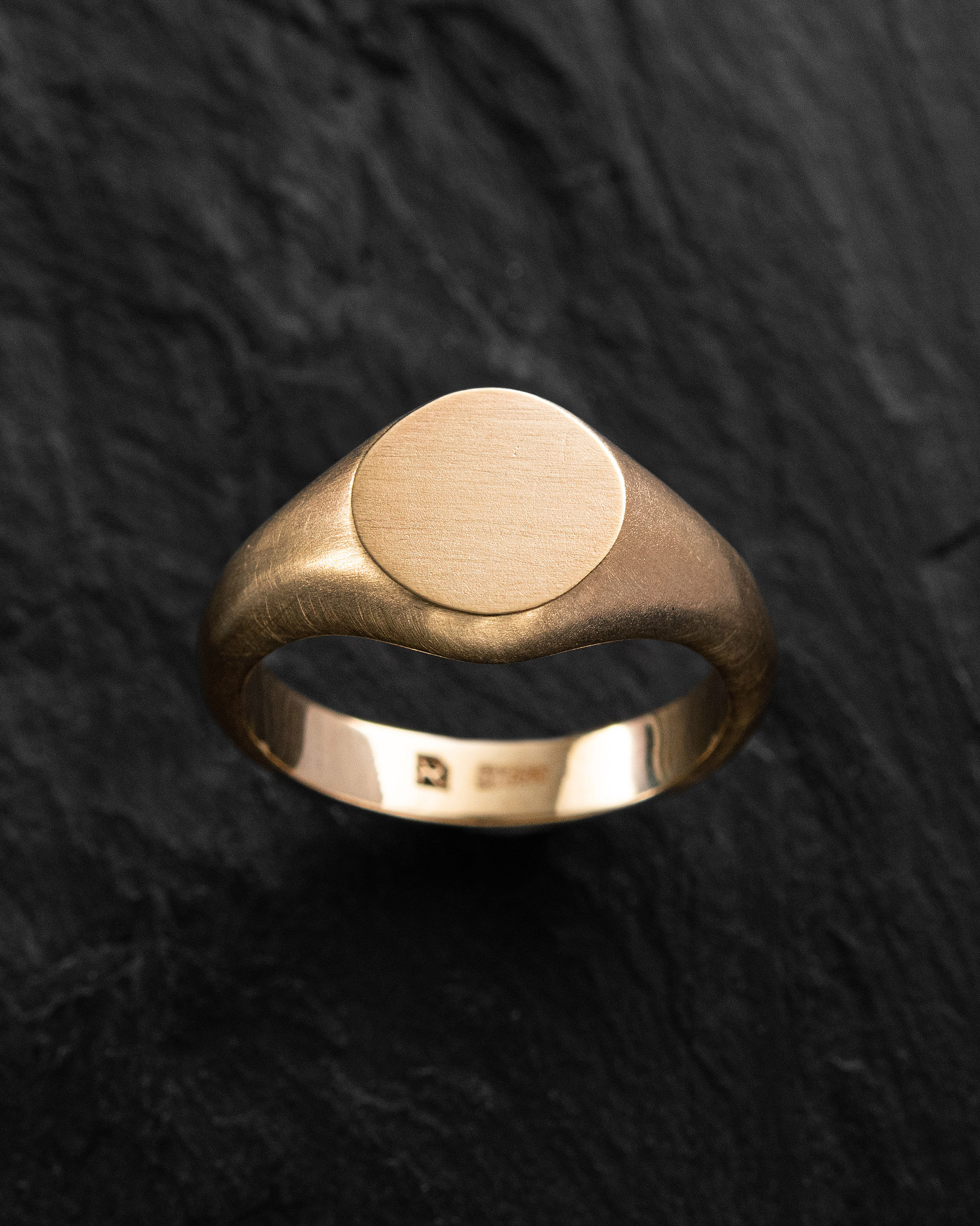 Ring VOID (585er Gelbgold). Preis €3.536. Kaufen in Berlin und ...